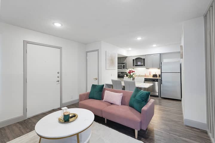 Pink Luxe Studio | Pool & Hot Tub, Near Tmc & Nrg - Houston, TX