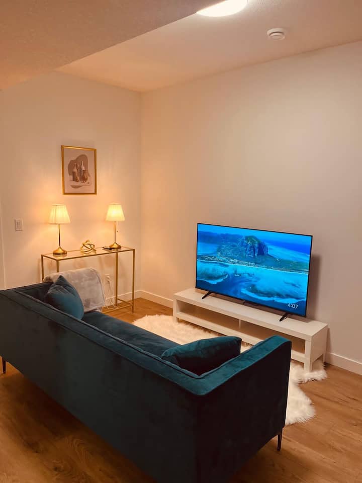 1-br Suite With Private Entrance - Calgary