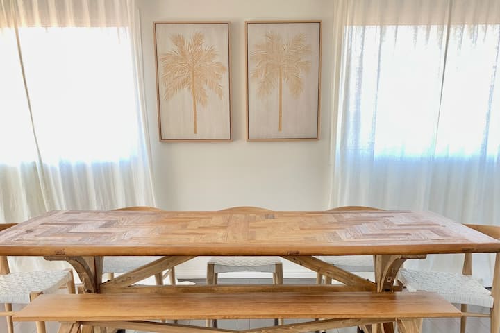 Coastal Family Retreat 4br+pool - Broadbeach