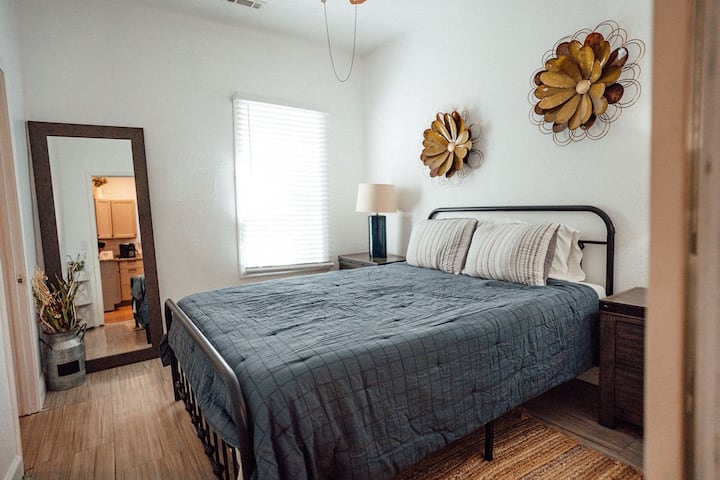 Cozy Vintage Home In Rogers - Lowell, AR