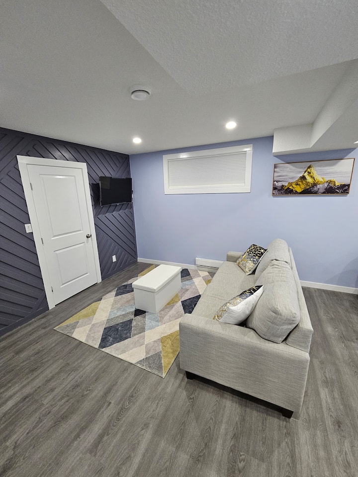 Bethel Home, Private And Comfortable - Saskatoon