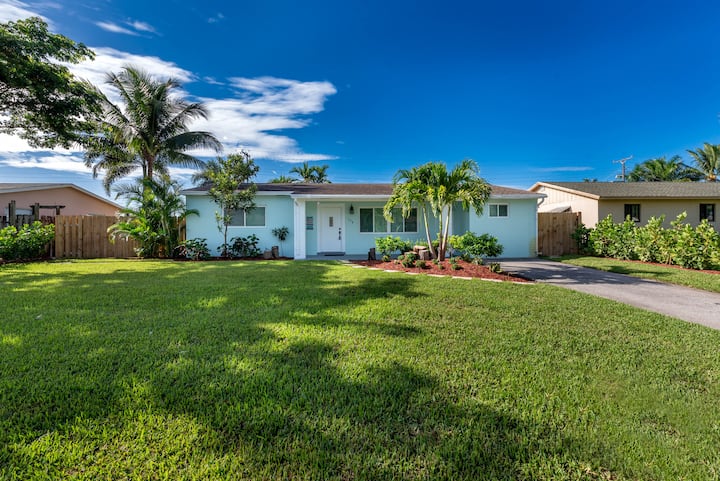 Stylish Vacation Home Close To Beach & Downtown - Boynton Beach, FL