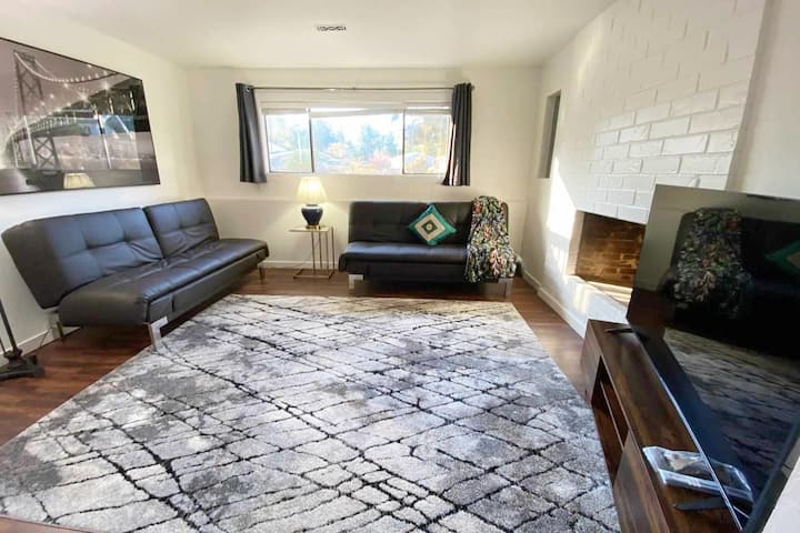 Lower Unit, No Pets Due To Severe Allergies - Kent, WA