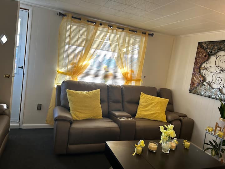 Warm & Cozy 2 Bedroom, Upper Apt-centrally Located - Buffalo, NY