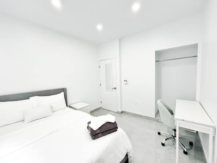 Luxurious And Modern House! 5 Min From Airport - San Juan