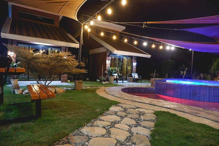 Nonito's Place Amazing Pool And Cabin - San Leonardo