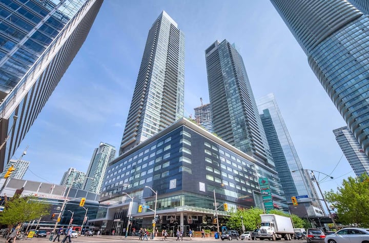 Modern Condo In The Heart Of Toronto - Toronto