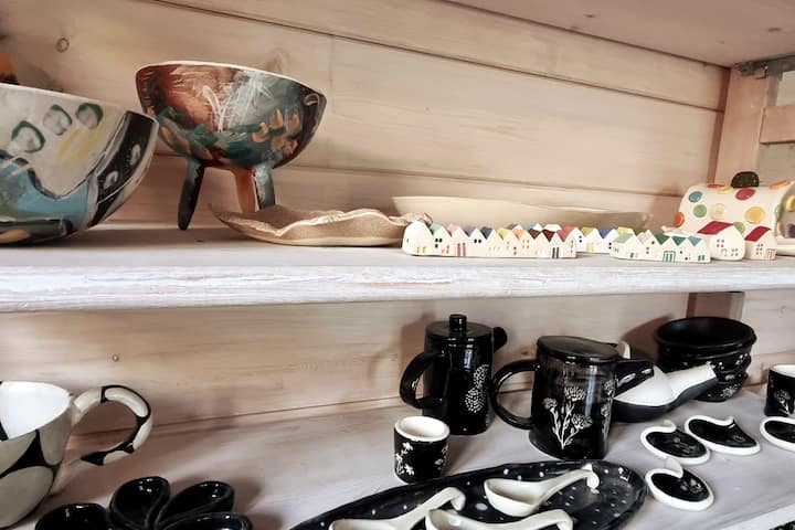 Cosy Room Inside Pottery Studio - Riverhead