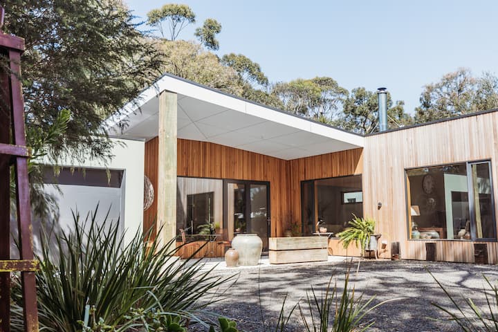 Retreat To A Peaceful Sanctuary - Inverloch