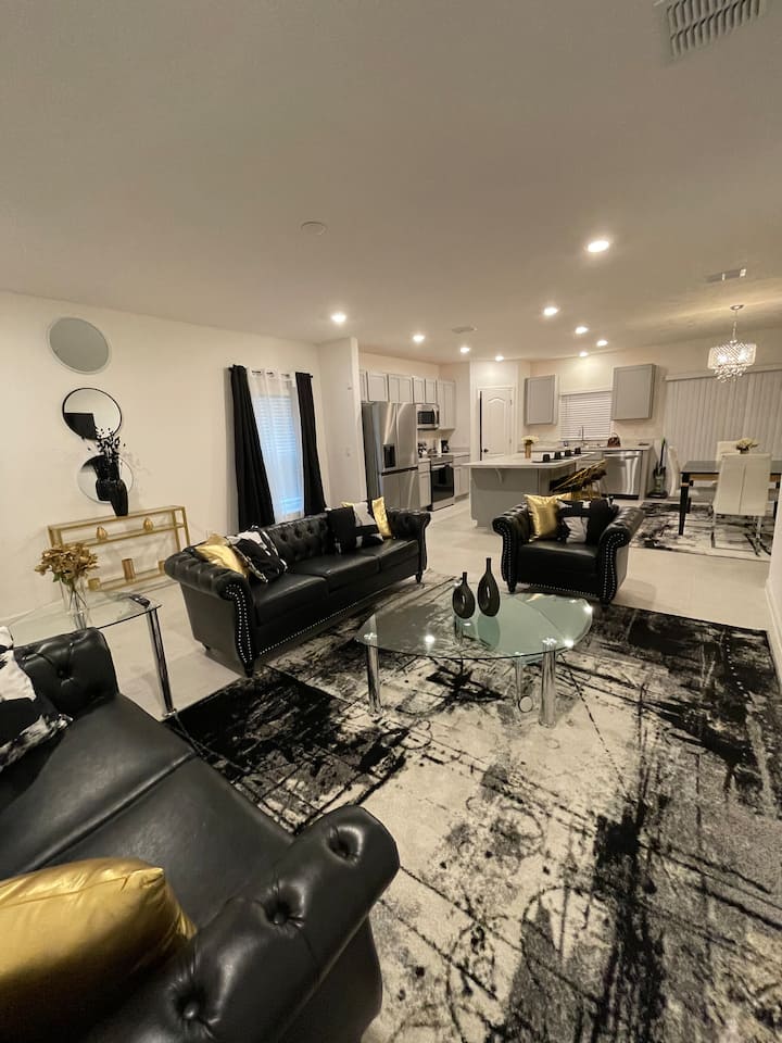 Elegant And Airy Modern Home In Quiet Neighborhood - Jacksonville