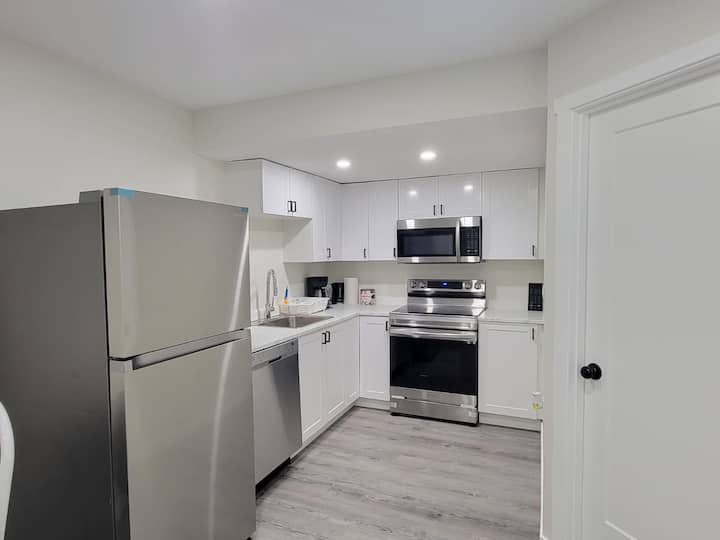 1 Bedroom Home Of Comfort With Dedicated Parking. - Regina