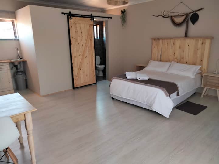 Rustic Stone Lodge - Thabazimbi