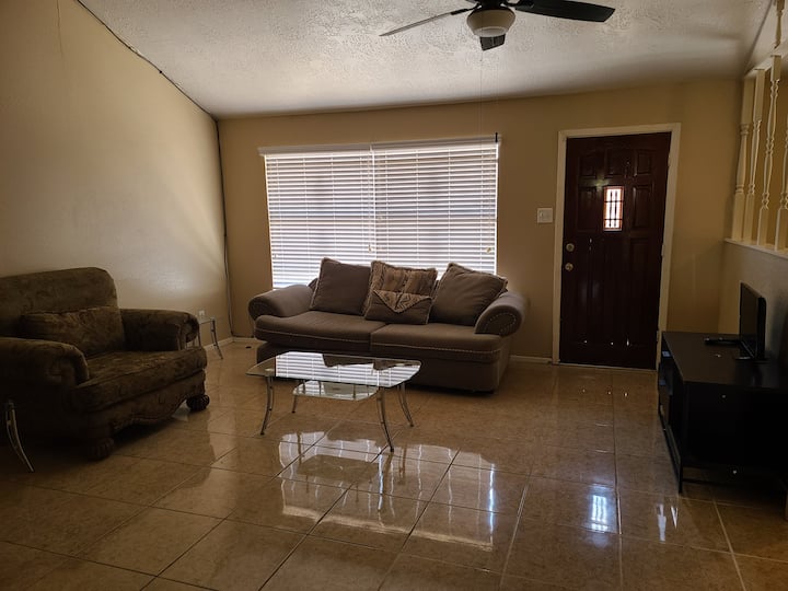 Clean, Nice And Neat House, Near Major Highways. - Missouri City, TX