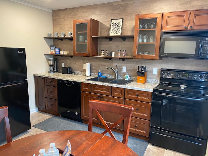 New Comfy & Cozy 2 Bed Apartment - Sarnia