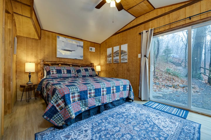 Mountain Views | Hot Tub | King Beds - Rileyville, VA