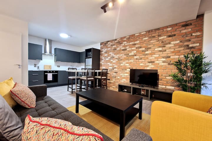 Super Stylish 2 Bed, 2 Bath - Galway
