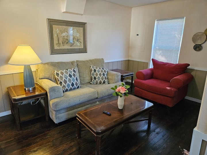 Cottage Home By The River - Tahlequah, OK