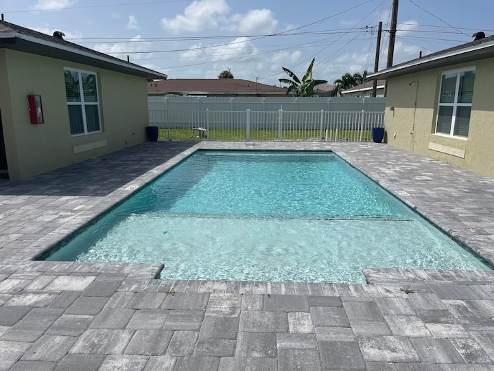 Blue Anchor Apt 1-downtown Blue Resort-heated Pool - Cape Coral, FL