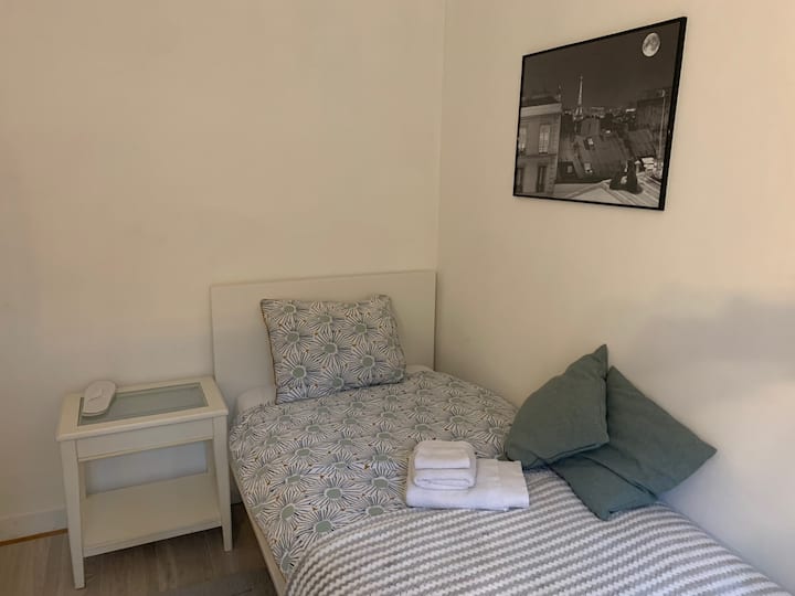 Chambre Au 1er éTage Dans Hôtel Meublé - Saint-Cloud