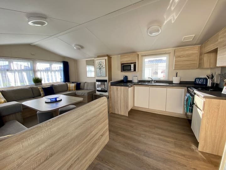 Modern 2 Bed Static Caravan - Bridport