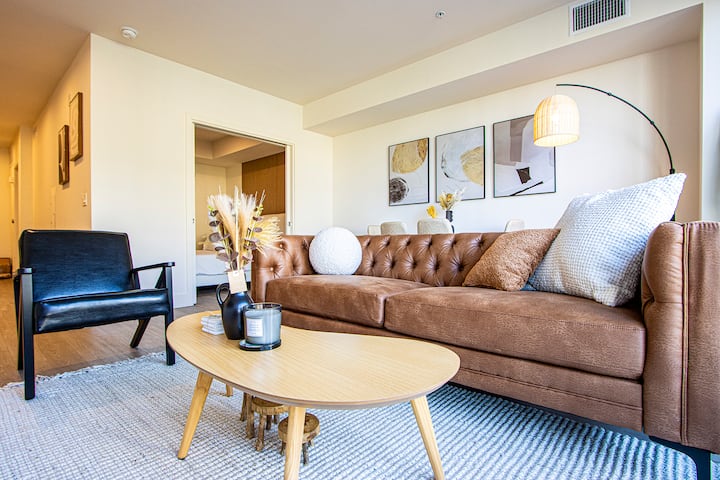 The Taylor - Lux Condo W/ Rooftop Pool, Spa & Gym - Costa Mesa, CA