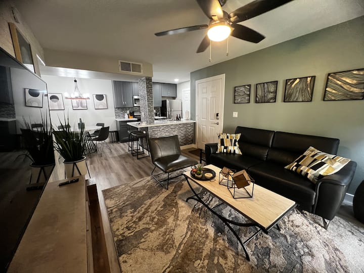 Del Monte Suite 1b/1b Amazing!