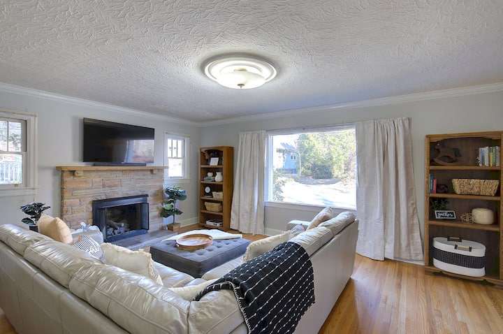 Urban Bungalow In Downtown - Hendersonville, NC