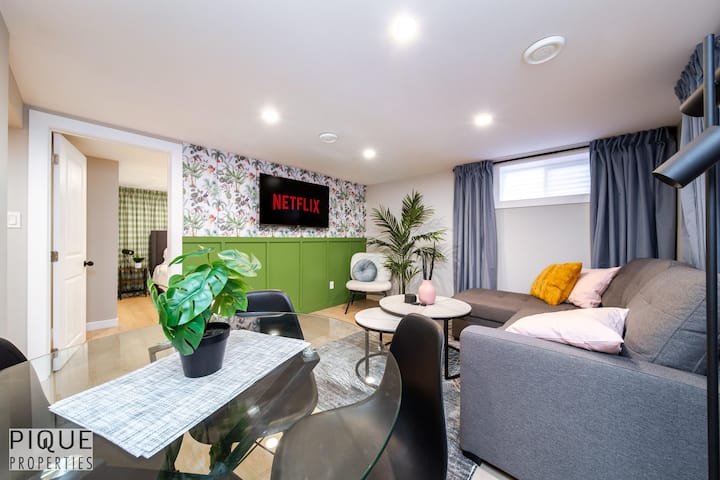 Modern Urban Escape*king Bed*pet Friendly*clean! - Edmonton