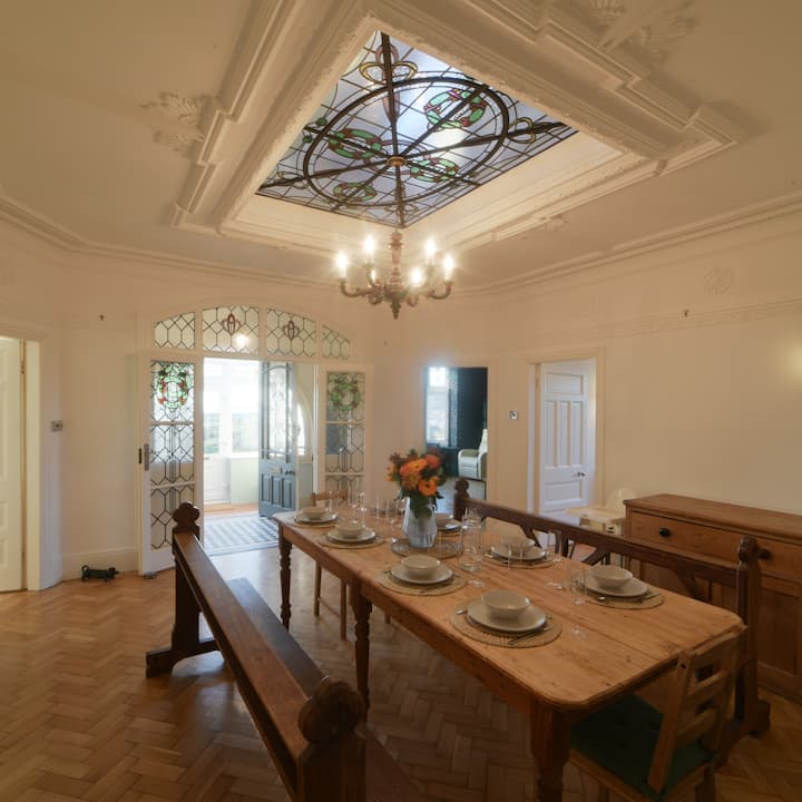 Gorwel: 1930s Villa Overlooking The Sea - Conwy