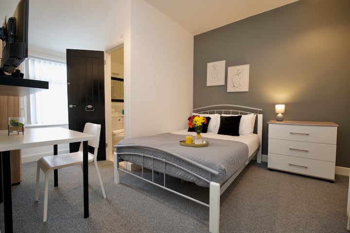 4bed City Gem: Your Perfect Coventry Oasis - 凱尼爾沃思