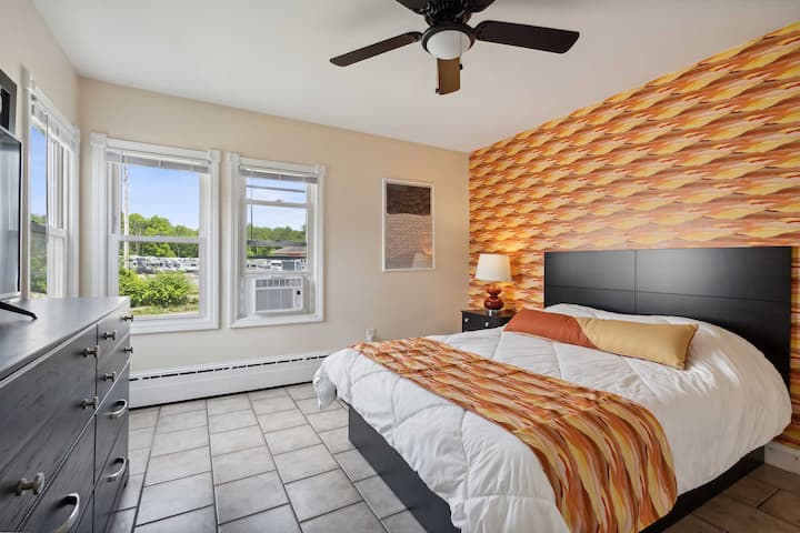 2 Queen Bedroom W/full Kitchen - Old Orchard Beach, ME