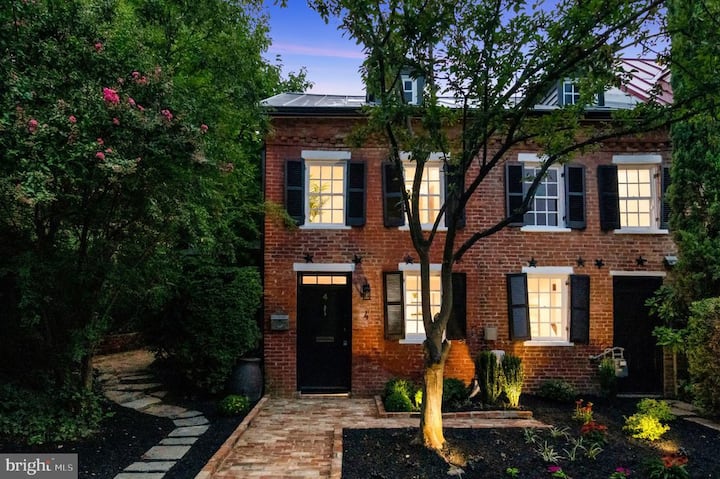 The Henry House | 1820 Charm W/ Modern Day Luxury - Alexandria, VA