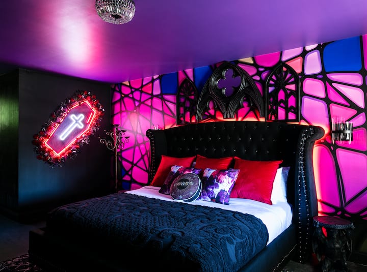 Gothic Macabre - Lynn