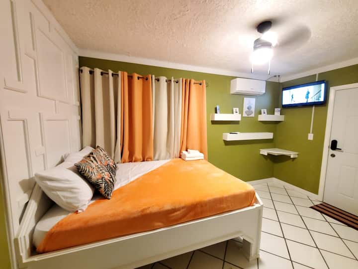 Olives Comfy Suite- Picholine - Nassau