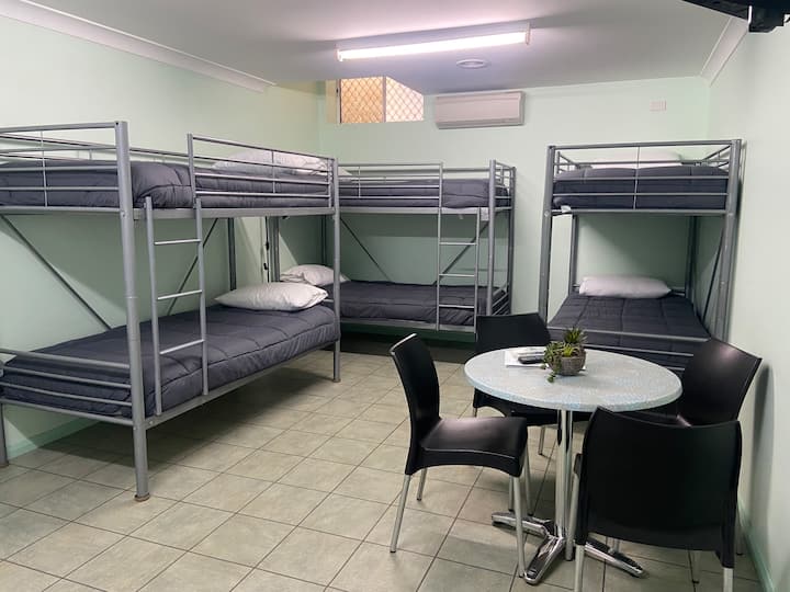Coffs Harbour Private Room (1) & Pool - Coffs Harbour