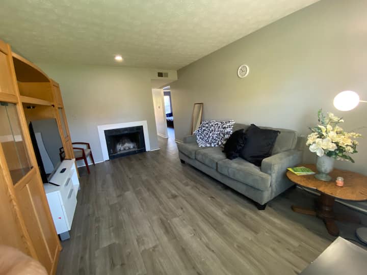Apt 3.5 Miles From Kroger Field! - Lexington, KY