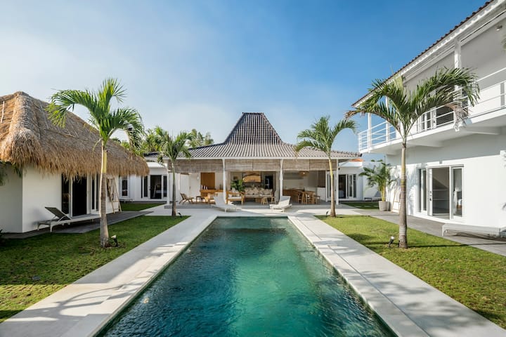 Tropical Luxury 5bd Villa, Walking From Beach - Seminyak