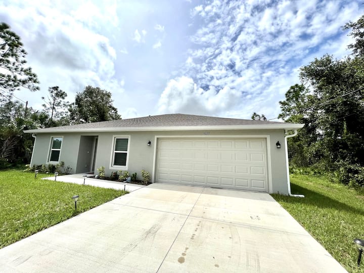 Beautiful Home. - North Port, FL
