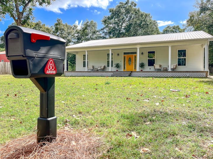 Twin Lakes Lodge [Lakeside King Bed Retreat] - Crestview, FL