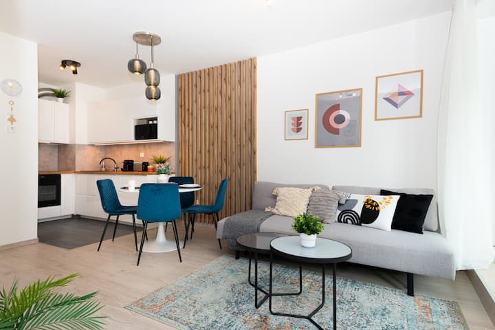 Chic206 Retreat: Modern 1br Gem With Balcony By Nw - Budapest