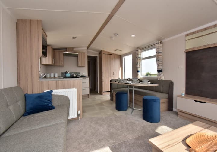 Comfortable Caravan Sleeps 6 - Dunbar