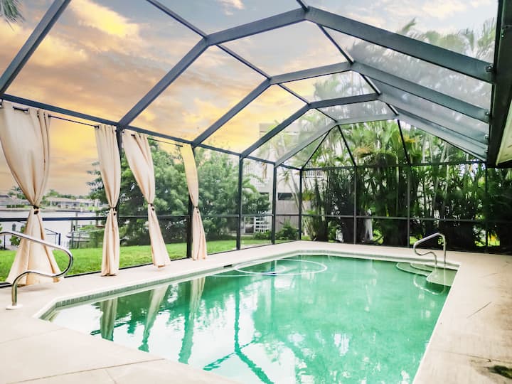 Tropical Paradise With A Beautiful Heated Pool - Cape Coral, FL