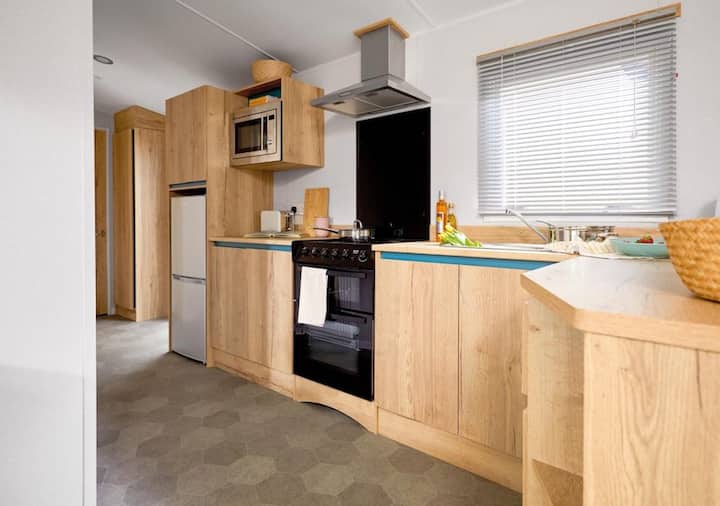 Lovely 2 Bedroom Caravan Sleep 6 With Decking - Dunbar