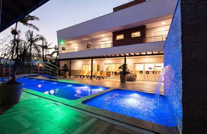 Luxo E Diversão: Mansão Para Despedida De Solteiro - Balneario Camboriú