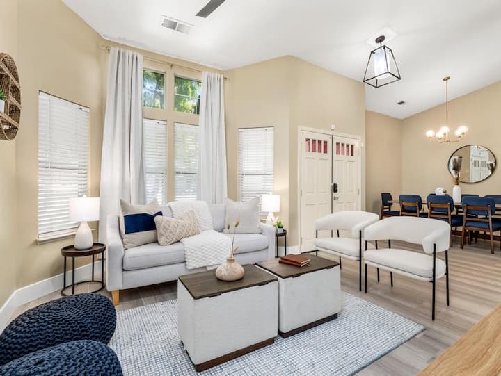 Modern Comfort: Fresno Edition - Fresno, CA