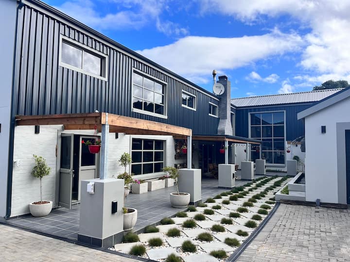 Modern | Sleeps 8 | Fireplace
Fast Wifi | Bbq - Wilderness