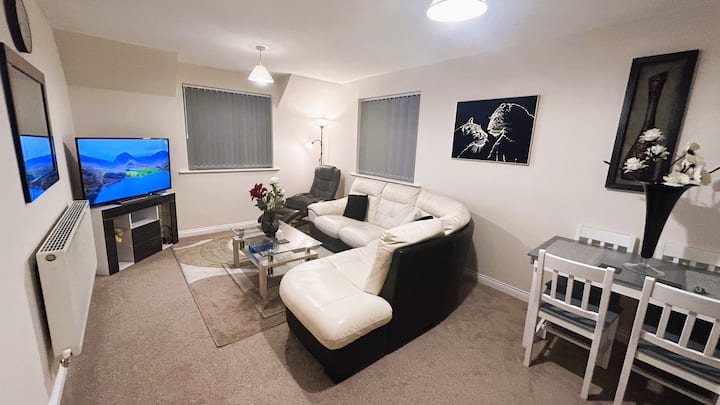 2 Bed Spacious Apartment (One En-suite) - Warrington