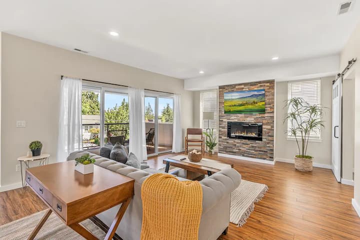 Stylish & Modern Seattle Retreat Near Seward Park! - Seattle, WA
