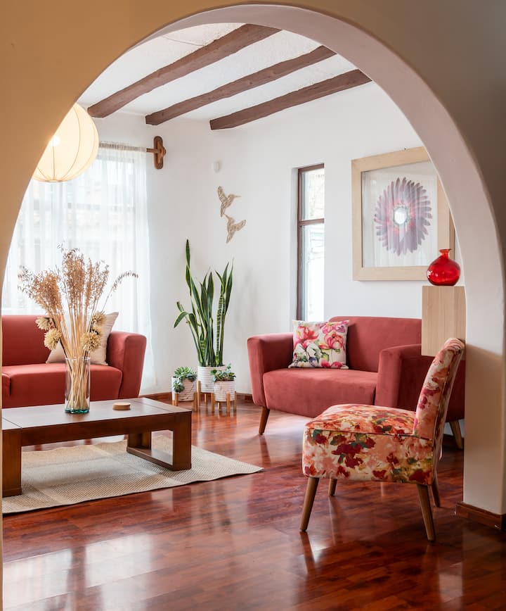 Spacious 4br Home + Family-friendly + Large Garage - Cuenca