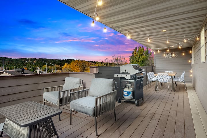 Modern Home-garage-scenic Patio - Rapid City